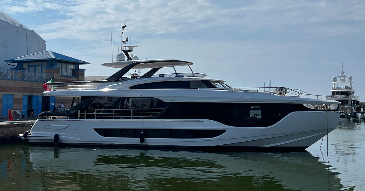 MarineMax Yachts Announces the Sale of an Azimut Grande 26M